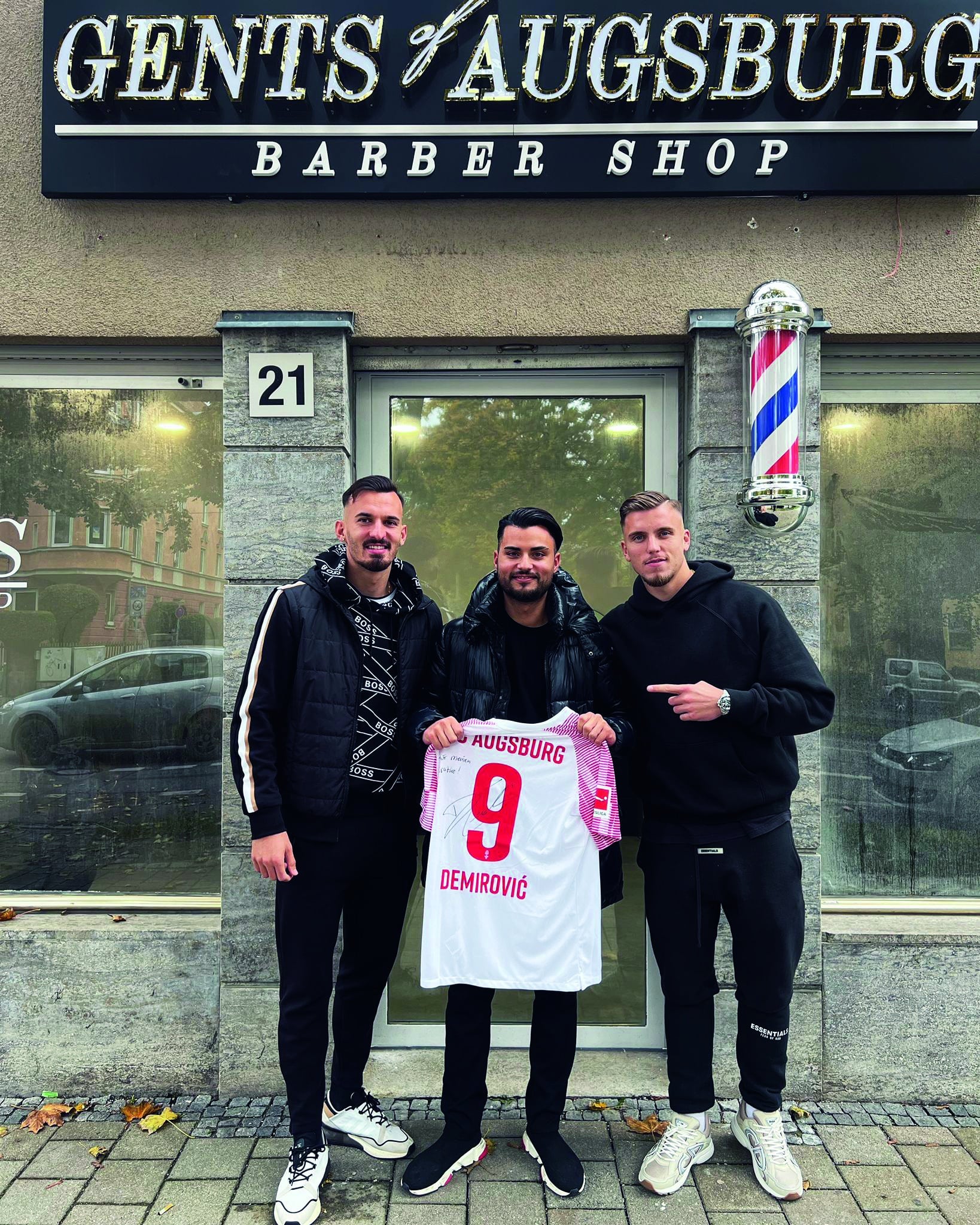 Der Augsburger Friseur, dem die FCA-Stars vertrauen - Augsburg Journal