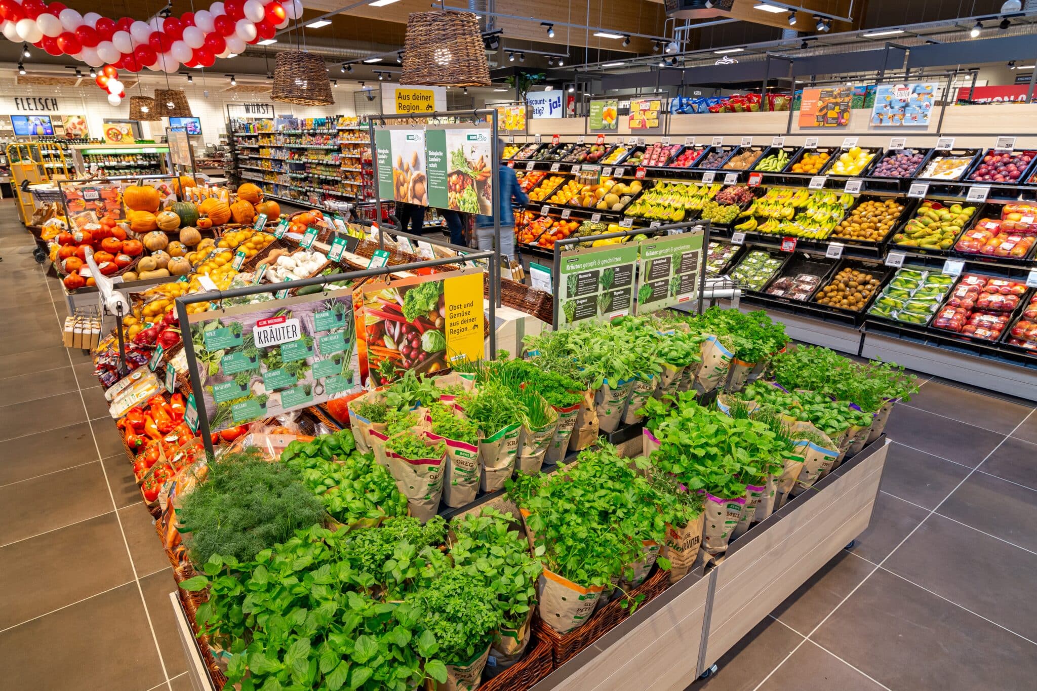 Willkommen im neuen Gesell REWE-Markt! Moderne Einrichtung, mehr ...