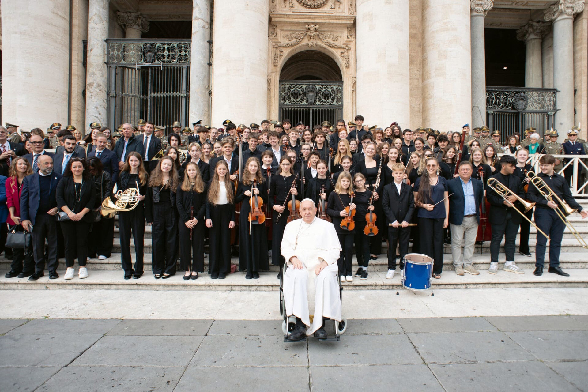 Kammerorchester des Gymnasiums Maria Stern: Ständchen für Franziskus ...