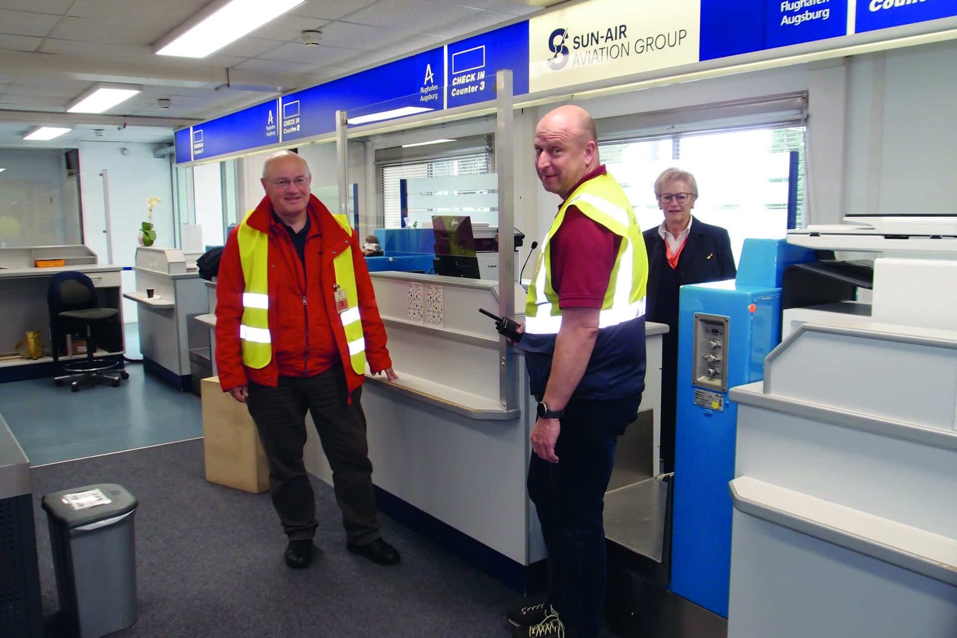 Fertig zum Abheben: Unser Reporter unterwegs als Helfer am Augsburger ...